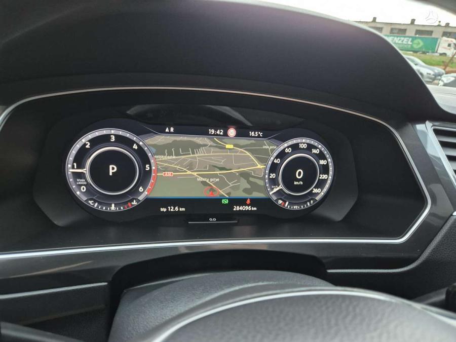Black Volkswagen Tiguan 2016 in Utena, with an engine capacity of 1.97 L and mileage of 284 thousand km for 12990 €, photo 14 on AUTOMOTO.COM.LV