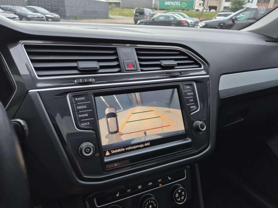 Black Volkswagen Tiguan 2016 in Utena, with an engine capacity of 1.97 L and mileage of 284 thousand km for 12990 €, photo 17 on AUTOMOTO.COM.LV