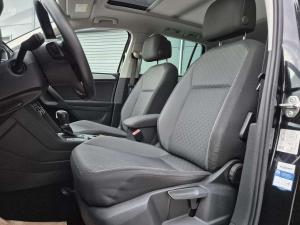 Black Volkswagen Tiguan 2016 in Utena, with an engine capacity of 1.97 L and mileage of 284 thousand km for 12990 €, photo 19 on AUTOMOTO.COM.LV