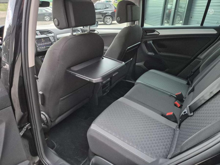 Black Volkswagen Tiguan 2016 in Utena, with an engine capacity of 1.97 L and mileage of 284 thousand km for 12990 €, photo 21 on AUTOMOTO.COM.LV