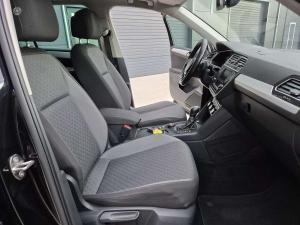 Black Volkswagen Tiguan 2016 in Utena, with an engine capacity of 1.97 L and mileage of 284 thousand km for 12990 €, photo 22 on AUTOMOTO.COM.LV