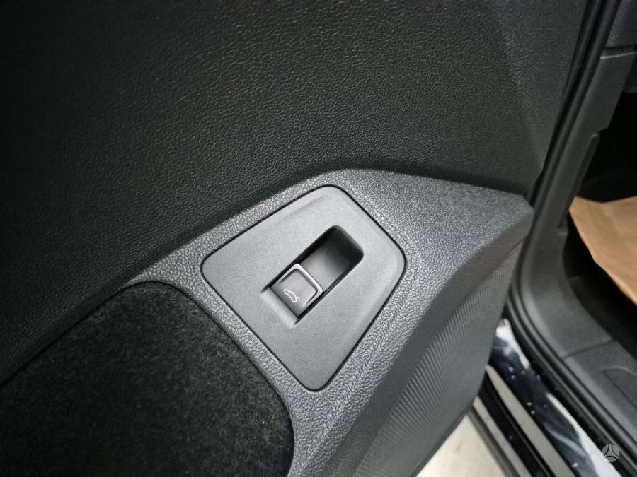 Black Volkswagen Tiguan 2016 in Utena, with an engine capacity of 1.97 L and mileage of 284 thousand km for 12990 €, photo 23 on AUTOMOTO.COM.LV