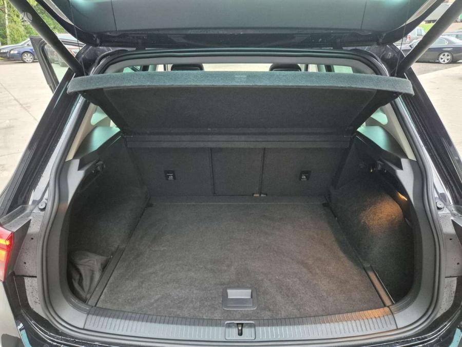 Black Volkswagen Tiguan 2016 in Utena, with an engine capacity of 1.97 L and mileage of 284 thousand km for 12990 €, photo 24 on AUTOMOTO.COM.LV