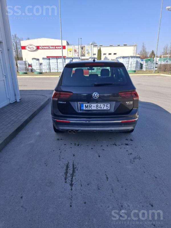 Melns Volkswagen Tiguan 2016 Jelgava, ar dzinēja tilpumu 2.00 L un nobraukumu 242 tūkst. km par 15400 €, foto 3 vietnē AUTOMOTO.COM.LV