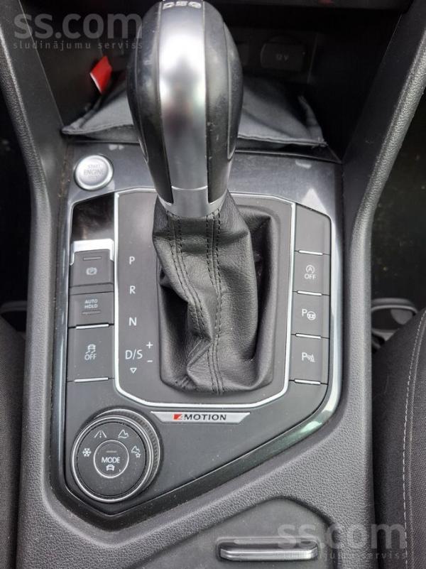 Melns Volkswagen Tiguan 2016 Jelgava, ar dzinēja tilpumu 2.00 L un nobraukumu 242 tūkst. km par 15400 €, foto 4 vietnē AUTOMOTO.COM.LV