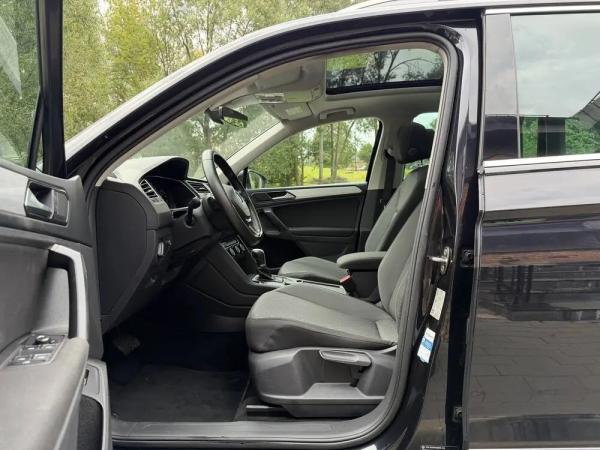Black Volkswagen Tiguan 2016 in Rezekne, with an engine capacity of 2.00 L and mileage of 284 thousand km for 13990 €, photo 7 on AUTOMOTO.COM.LV