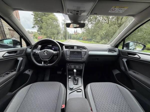 Black Volkswagen Tiguan 2016 in Rezekne, with an engine capacity of 2.00 L and mileage of 284 thousand km for 13990 €, photo 8 on AUTOMOTO.COM.LV