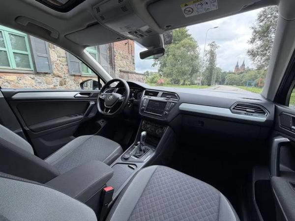 Black Volkswagen Tiguan 2016 in Rezekne, with an engine capacity of 2.00 L and mileage of 284 thousand km for 13990 €, photo 9 on AUTOMOTO.COM.LV