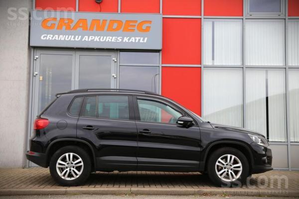 Volkswagen Tiguan 2016 Rīga vietnē Melns Volkswagen Tiguan 2016 Rīga, ar dzinēja tilpumu 1.40 L un nobraukumu 190 tūkst. km par 8995 €, foto 4 vietnē AUTOMOTO.COM.LV
