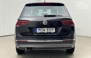 Black Volkswagen Tiguan 2017 in Kaunas, with an engine capacity of 0.00 L and mileage of 79 thousand km for 24761 €, photo 5 on AUTOMOTO.COM.LV