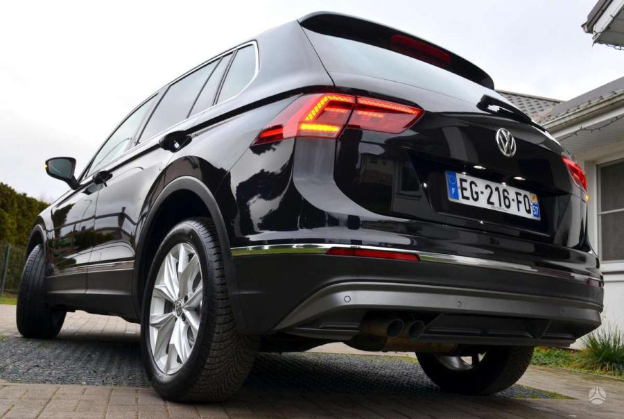 Black Volkswagen Tiguan 2017 in Kaunas, with an engine capacity of 2.00 L and mileage of 177 thousand km for 16900 €, photo 24 on AUTOMOTO.COM.LV