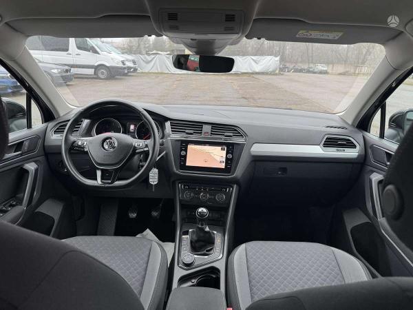 Melns Volkswagen Tiguan 2017 Panevēža, ar dzinēja tilpumu 1.97 L un nobraukumu 143 tūkst. km par 14500 €, foto 6 vietnē AUTOMOTO.COM.LV
