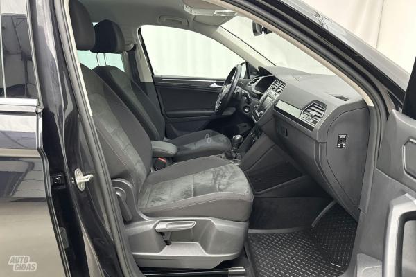 Melns Volkswagen Tiguan 2017 Kauņa, ar dzinēja tilpumu 0.00 L un nobraukumu 79 tūkst. km par 24894 €, foto 7 vietnē AUTOMOTO.COM.LV