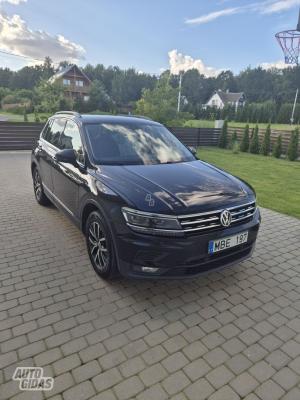 Black Volkswagen Tiguan 2017 in Jonava, with an engine capacity of 2.00 L and mileage of 353 thousand km for 13000 €, photo 3 on AUTOMOTO.COM.LV
