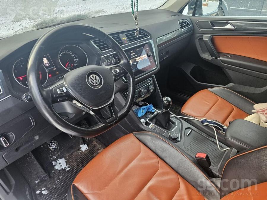 Black Volkswagen Tiguan 2017 in Daugavpils, with an engine capacity of 2.00 L and mileage of 197 thousand km for 16500 €, photo 1 on AUTOMOTO.COM.LV