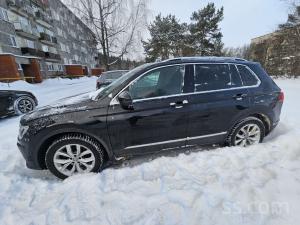 Black Volkswagen Tiguan 2017 in Daugavpils, with an engine capacity of 2.00 L and mileage of 197 thousand km for 16500 €, photo 2 on AUTOMOTO.COM.LV