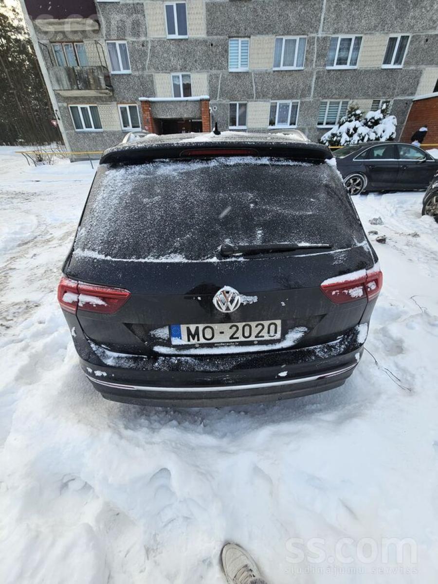 Black Volkswagen Tiguan 2017 in Daugavpils, with an engine capacity of 2.00 L and mileage of 197 thousand km for 16500 €, photo 4 on AUTOMOTO.COM.LV