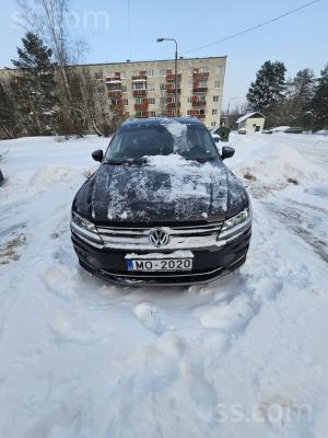 Black Volkswagen Tiguan 2017 in Daugavpils, with an engine capacity of 2.00 L and mileage of 197 thousand km for 16500 €, photo 5 on AUTOMOTO.COM.LV