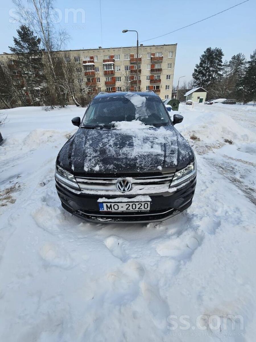 Black Volkswagen Tiguan 2017 in Daugavpils, with an engine capacity of 2.00 L and mileage of 197 thousand km for 16500 €, photo 5 on AUTOMOTO.COM.LV
