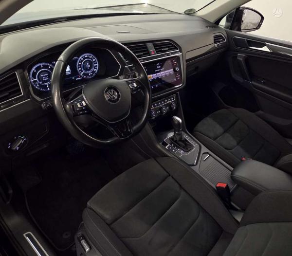 Melns Volkswagen Tiguan 2017 Marijampole, ar dzinēja tilpumu 1.97 L un nobraukumu 208 tūkst. km par 16450 €, foto 2 vietnē AUTOMOTO.COM.LV