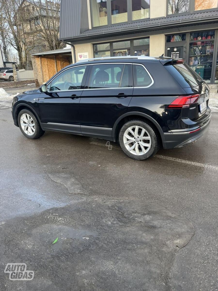 Black Volkswagen Tiguan 2017 in Sakiai, with an engine capacity of 2.00 L and mileage of 287 thousand km for 16500 €, photo 2 on AUTOMOTO.COM.LV