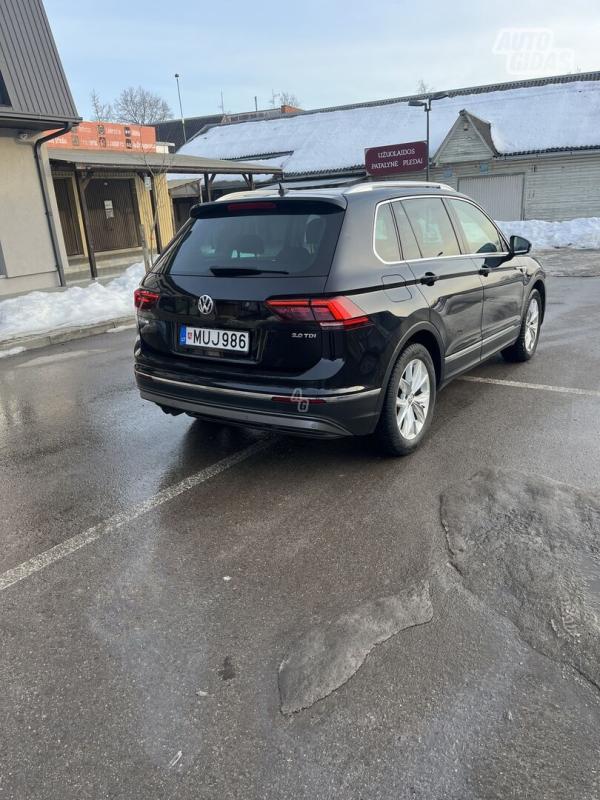 Melns Volkswagen Tiguan 2017 Šakiai, ar dzinēja tilpumu 2.00 L un nobraukumu 287 tūkst. km par 16500 €, foto 3 vietnē AUTOMOTO.COM.LV