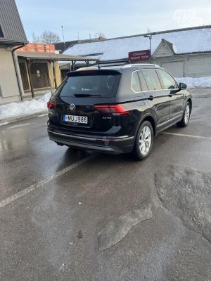 Black Volkswagen Tiguan 2017 in Sakiai, with an engine capacity of 2.00 L and mileage of 287 thousand km for 16500 €, photo 3 on AUTOMOTO.COM.LV