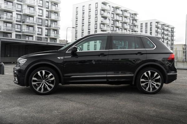 Black Volkswagen Tiguan 2017 in Vilnius, with an engine capacity of 2.00 L and mileage of 208 thousand km for 18500 €, photo 2 on AUTOMOTO.COM.LV