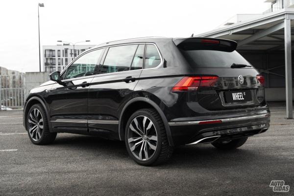 Black Volkswagen Tiguan 2017 in Vilnius, with an engine capacity of 2.00 L and mileage of 208 thousand km for 18500 €, photo 3 on AUTOMOTO.COM.LV