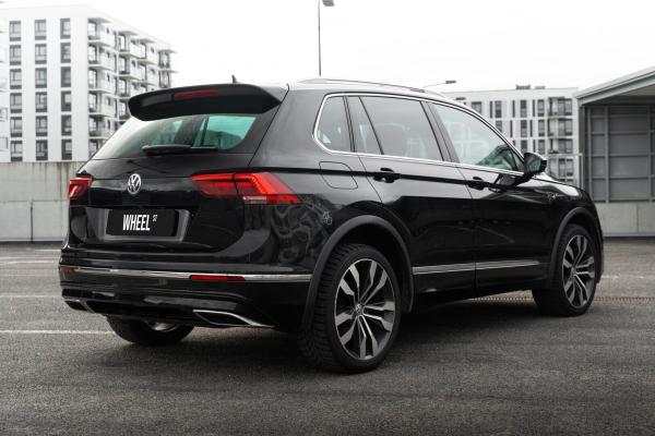 Black Volkswagen Tiguan 2017 in Vilnius, with an engine capacity of 2.00 L and mileage of 208 thousand km for 18500 €, photo 5 on AUTOMOTO.COM.LV