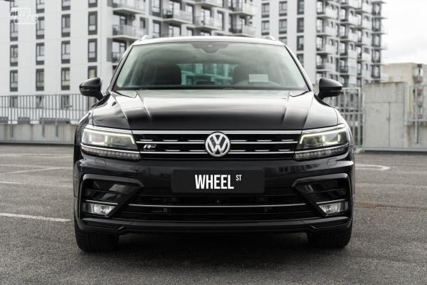 Black Volkswagen Tiguan 2017 in Vilnius, with an engine capacity of 2.00 L and mileage of 208 thousand km for 18500 €, photo 8 on AUTOMOTO.COM.LV