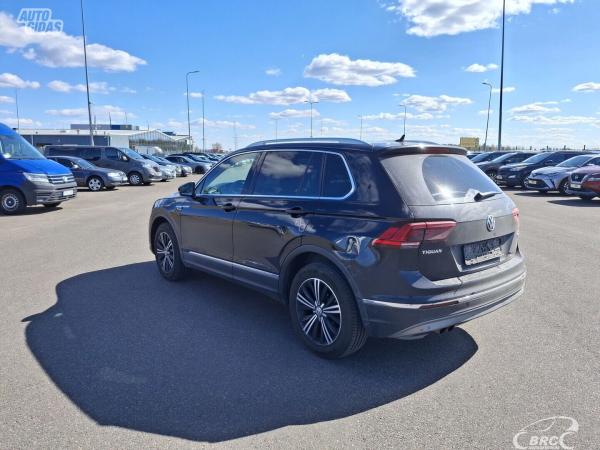 Black Volkswagen Tiguan 2017 in Avizieniai, with an engine capacity of 2.00 L and mileage of 350 thousand km for 13900 €, photo 4 on AUTOMOTO.COM.LV