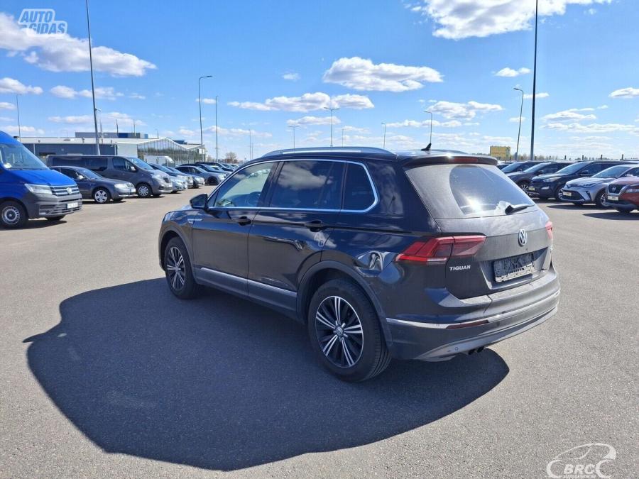 Melns Volkswagen Tiguan 2017 Avižieniai, ar dzinēja tilpumu 2.00 L un nobraukumu 350 tūkst. km par 13900 €, foto 5 vietnē AUTOMOTO.COM.LV