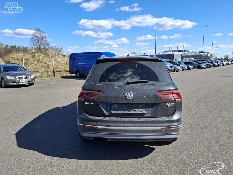 Melns Volkswagen Tiguan 2017 Avižieniai, ar dzinēja tilpumu 2.00 L un nobraukumu 350 tūkst. km par 13900 €, foto 7 vietnē AUTOMOTO.COM.LV