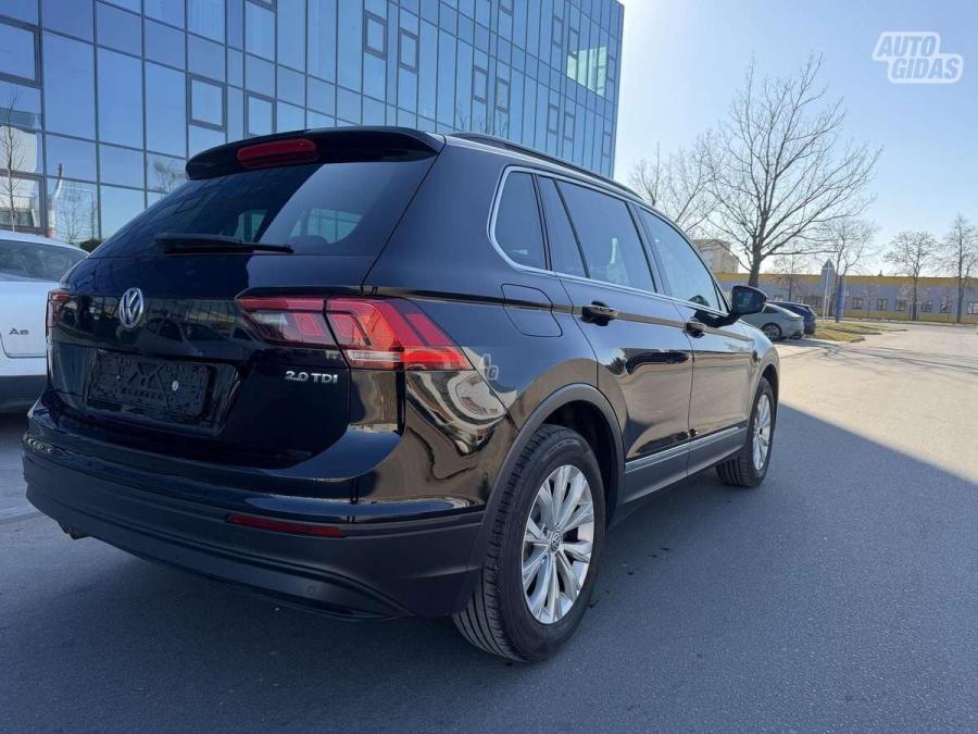 Black Volkswagen Tiguan 2017 in Panevezys, with an engine capacity of 2.00 L and mileage of 269 thousand km for 13999 €, photo 5 on AUTOMOTO.COM.LV
