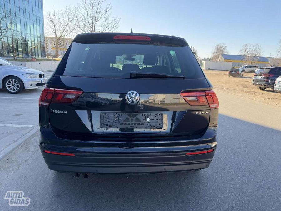 Black Volkswagen Tiguan 2017 in Panevezys, with an engine capacity of 2.00 L and mileage of 269 thousand km for 13999 €, photo 7 on AUTOMOTO.COM.LV