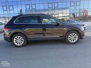 Black Volkswagen Tiguan 2017 in Panevezys, with an engine capacity of 2.00 L and mileage of 269 thousand km for 13999 €, photo 8 on AUTOMOTO.COM.LV