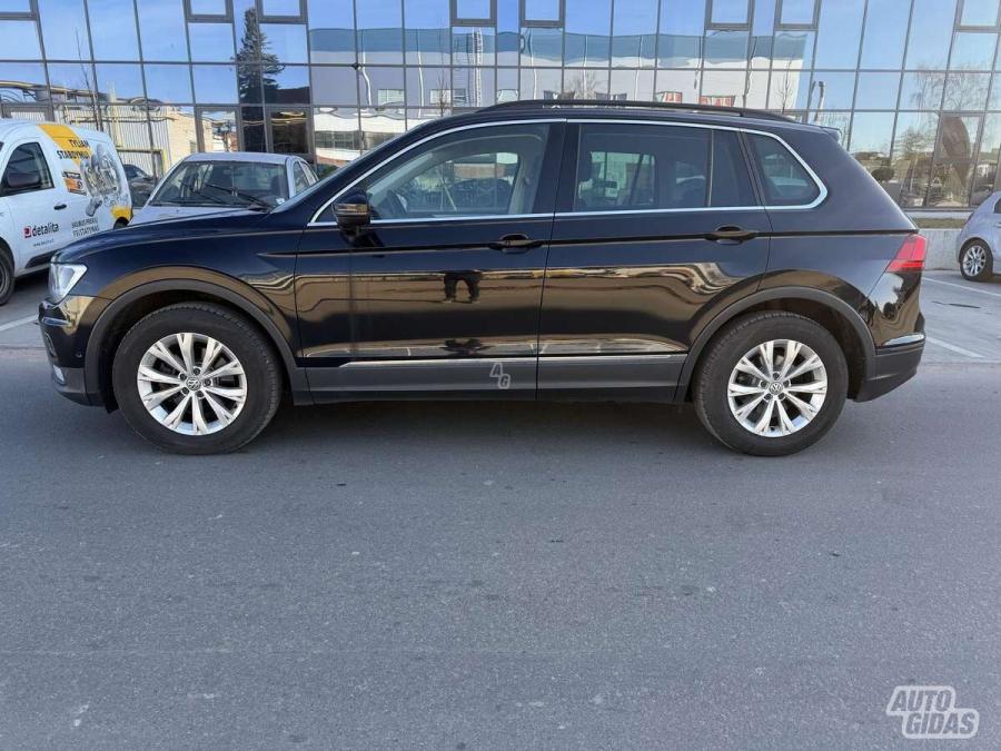 Black Volkswagen Tiguan 2017 in Panevezys, with an engine capacity of 2.00 L and mileage of 269 thousand km for 13999 €, photo 9 on AUTOMOTO.COM.LV