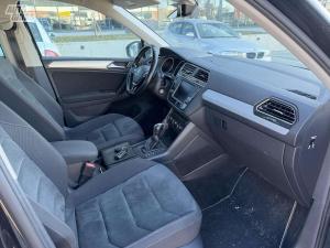 Black Volkswagen Tiguan 2017 in Panevezys, with an engine capacity of 2.00 L and mileage of 269 thousand km for 13999 €, photo 11 on AUTOMOTO.COM.LV