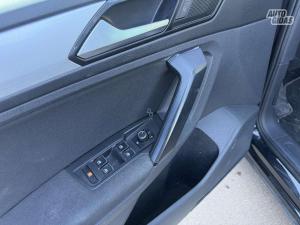 Black Volkswagen Tiguan 2017 in Panevezys, with an engine capacity of 2.00 L and mileage of 269 thousand km for 13999 €, photo 20 on AUTOMOTO.COM.LV