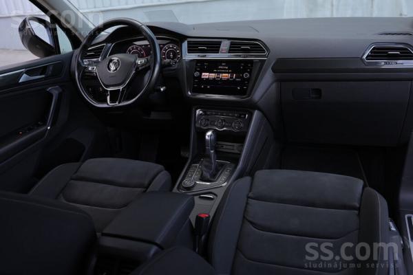 Black Volkswagen Tiguan 2017 in Tukums, with an engine capacity of 2.00 L and mileage of 176 thousand km for 17000 €, photo 8 on AUTOMOTO.COM.LV