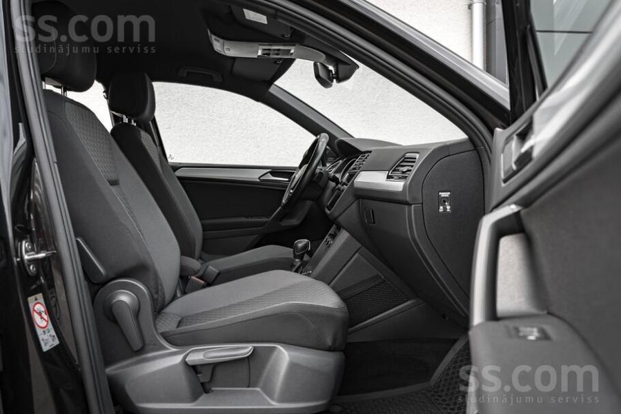 Melns Volkswagen Tiguan 2017 Tukums, ar dzinēja tilpumu 2.00 L un nobraukumu 102 tūkst. km par 16950 €, foto 12 vietnē AUTOMOTO.COM.LV