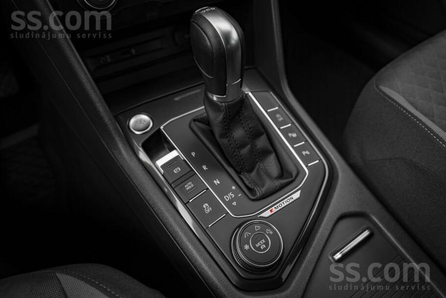 Melns Volkswagen Tiguan 2017 Tukums, ar dzinēja tilpumu 2.00 L un nobraukumu 102 tūkst. km par 16950 €, foto 26 vietnē AUTOMOTO.COM.LV