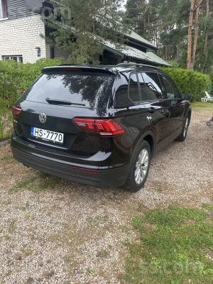 Black Volkswagen Tiguan 2017 in Riga, with an engine capacity of 1.40 L and mileage of 113 thousand km for 16000 €, photo 5 on AUTOMOTO.COM.LV