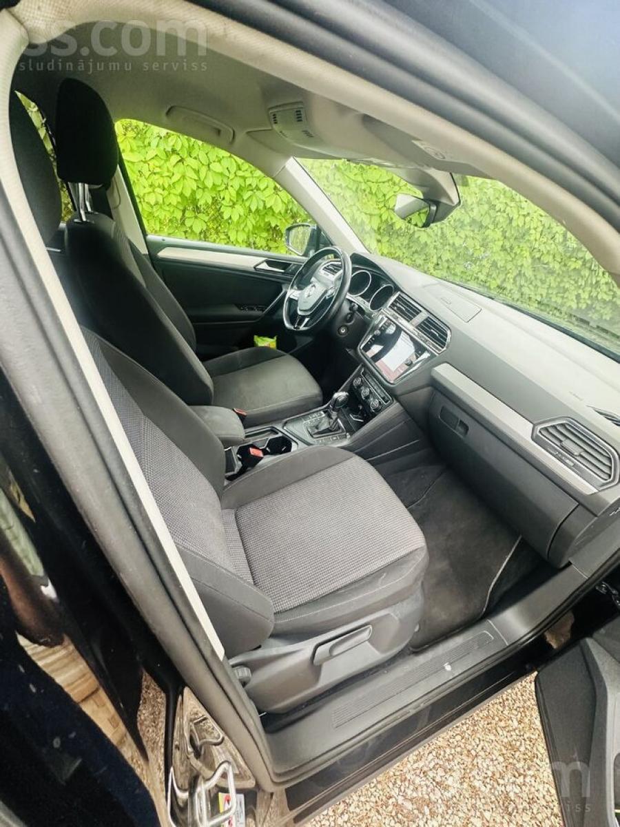 Black Volkswagen Tiguan 2017 in Riga, with an engine capacity of 1.40 L and mileage of 113 thousand km for 16000 €, photo 7 on AUTOMOTO.COM.LV