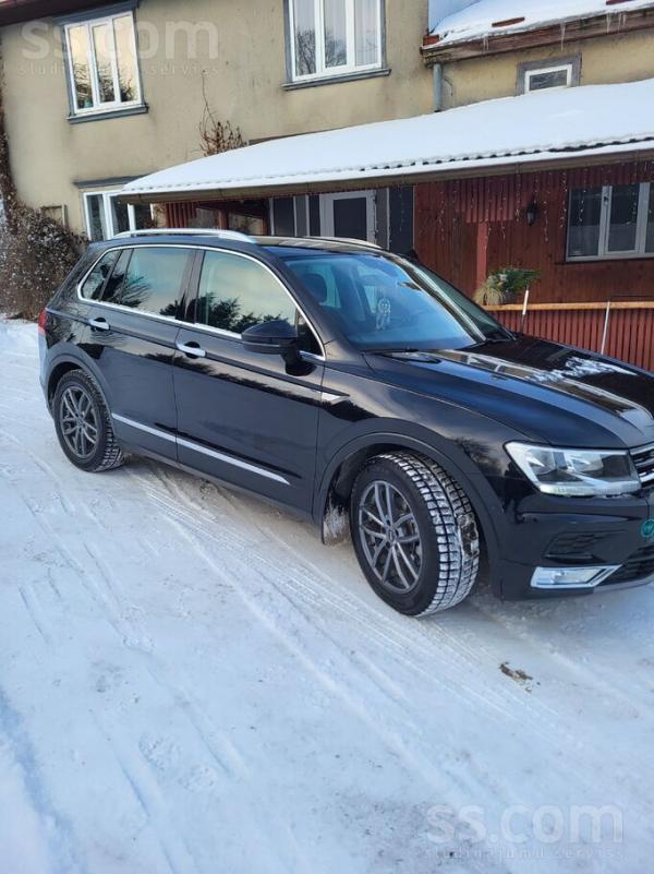Black Volkswagen Tiguan 2017 in Talsi, with an engine capacity of 2.00 L and mileage of 174 thousand km for 16250 €, photo 3 on AUTOMOTO.COM.LV