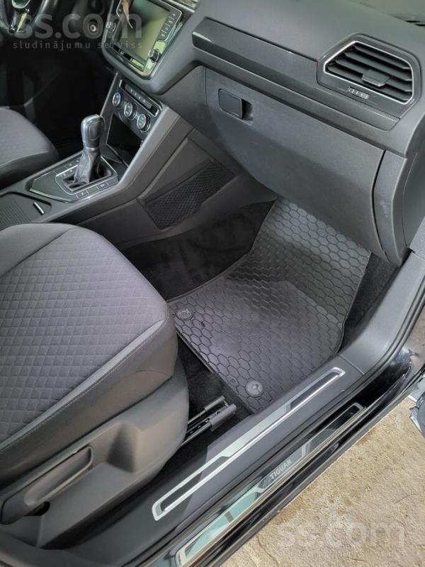 Black Volkswagen Tiguan 2017 in Talsi, with an engine capacity of 2.00 L and mileage of 174 thousand km for 16250 €, photo 5 on AUTOMOTO.COM.LV