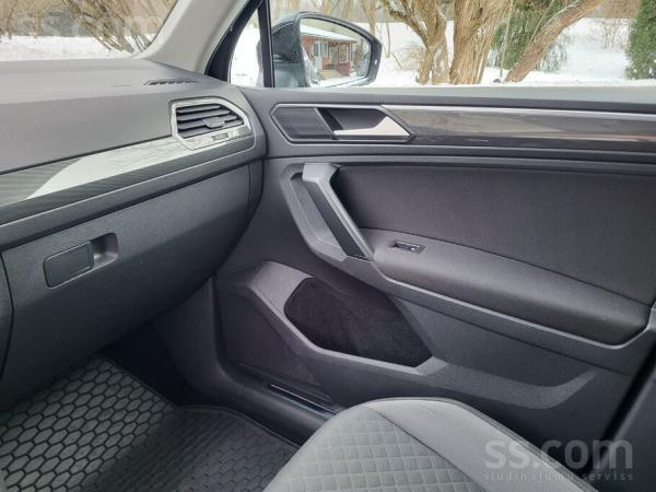 Black Volkswagen Tiguan 2017 in Talsi, with an engine capacity of 2.00 L and mileage of 174 thousand km for 16250 €, photo 9 on AUTOMOTO.COM.LV