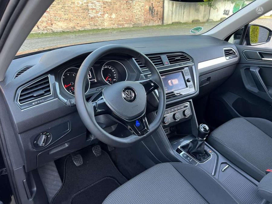 Melns Volkswagen Tiguan 2017 Kėdainiai, ar dzinēja tilpumu 1.40 L un nobraukumu 180 tūkst. km par 13500 €, foto 25 vietnē AUTOMOTO.COM.LV