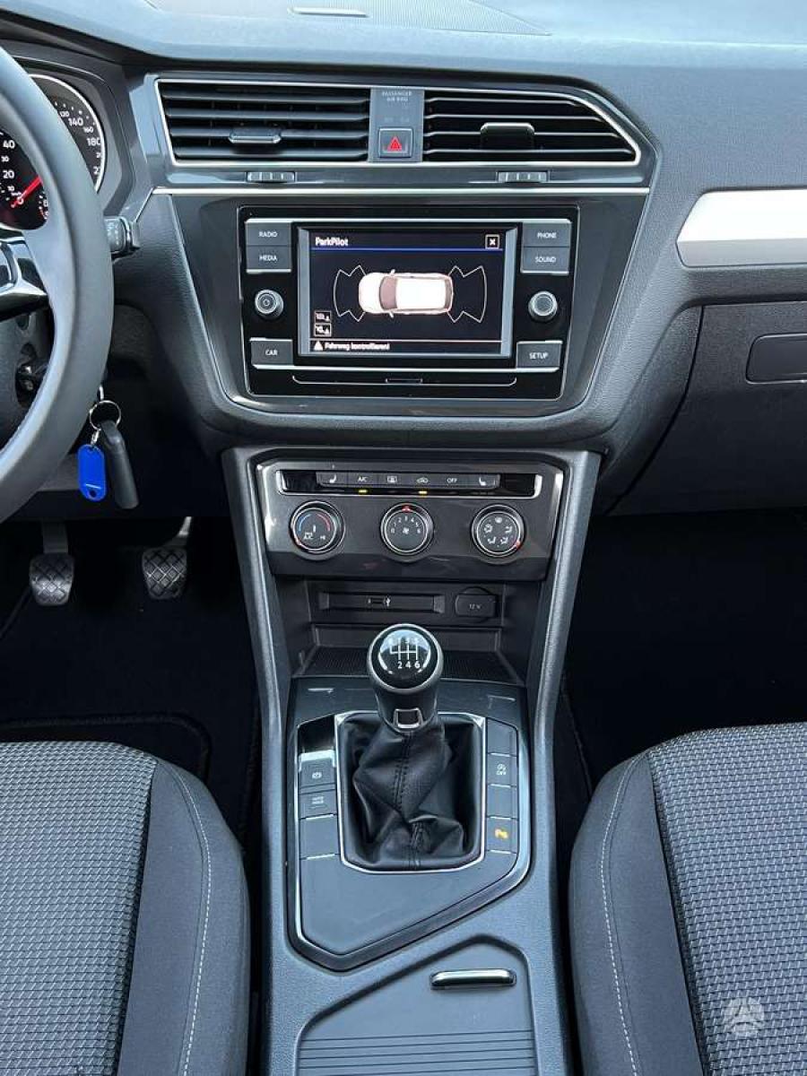 Melns Volkswagen Tiguan 2017 Kėdainiai, ar dzinēja tilpumu 1.40 L un nobraukumu 180 tūkst. km par 13500 €, foto 32 vietnē AUTOMOTO.COM.LV